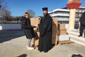 Κομοτηνή: Διανομή δεμάτων - τροφίμων σε συνεργασία της Μητροπόλεως με ...