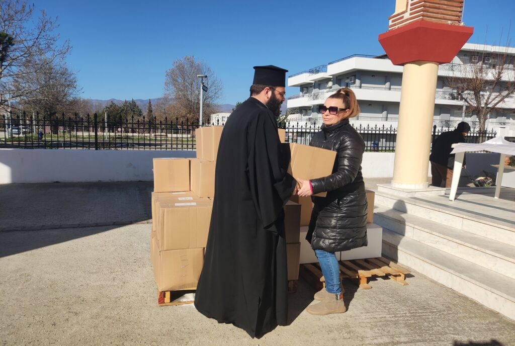 Κομοτηνή: Διανομή δεμάτων - τροφίμων σε συνεργασία της Μητροπόλεως με ...