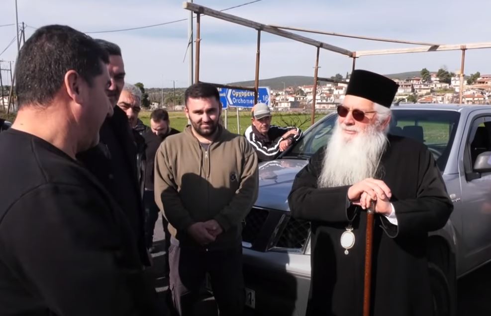 Μητροπολίτες δίπλα στους αγρότες! Επισκέφθηκαν τα μπλόκα που έχουν ...