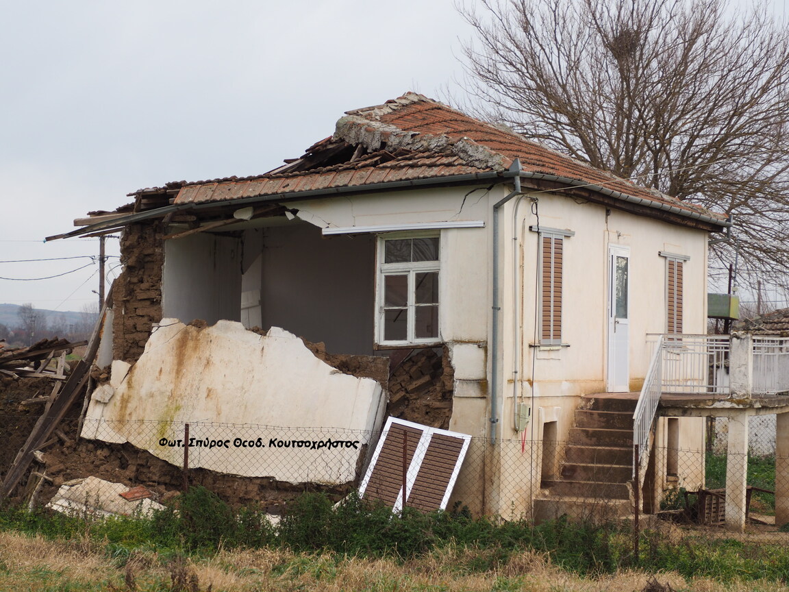 H κατάσταση της εκκλησίας στην Αστρίτσα Καρδίτσας θυμίζει άλλες εποχές ...