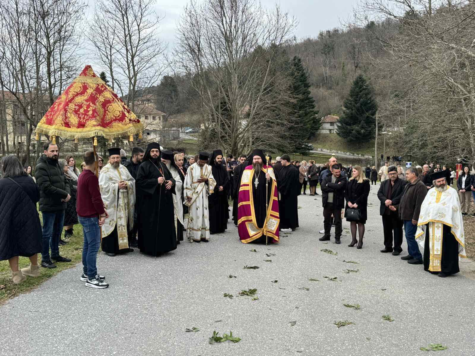 Η ιστορική εικόνα της Παναγίας Οδηγήτριας επέστρεψε στην Ιερά Μονή ...
