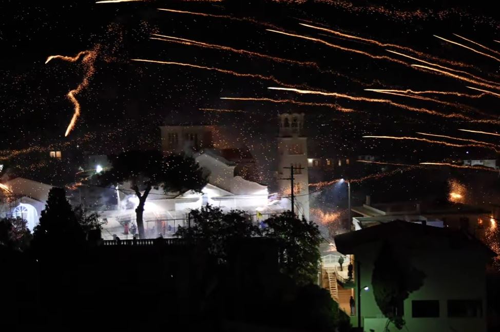 Εντυπωσιακός και με αυξημένα μέτρα ο ρουκετοπόλεμος στο Βροντάδο της ...