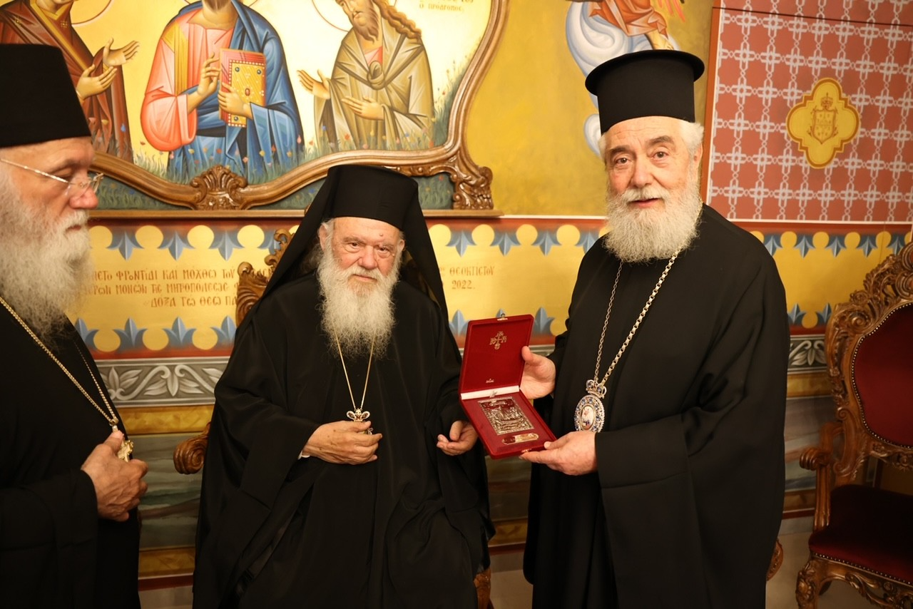 Τα 51 χρόνια ιερωσύνης του εόρτασε ο Ποιμενάρχης της Φωκίδος κ ...