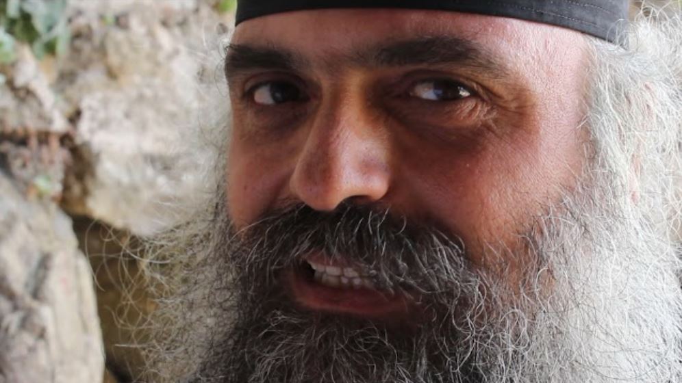 Έρημος Αγίου Ορους - Ασκητής ΣΥΓΚΛΟΝΙΖΕΙ: «Μόνο έτσι θα σας σώσει ο ...