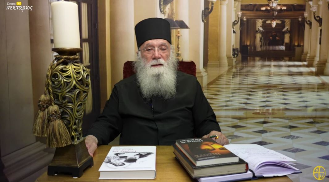 Γιατί κάνουμε τον σταυρό μας έξω από μια εκκλησία; (ΒΙΝΤΕΟ) - Βήμα ...