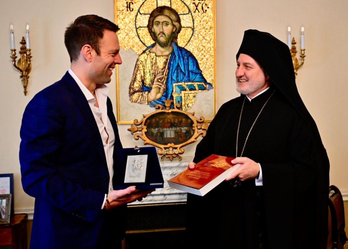 Συνελήφθη Ιερέας γιατί κοινώνησε πιστούς σε χωριό της Εύβοιας - ΒΗΜΑ ...