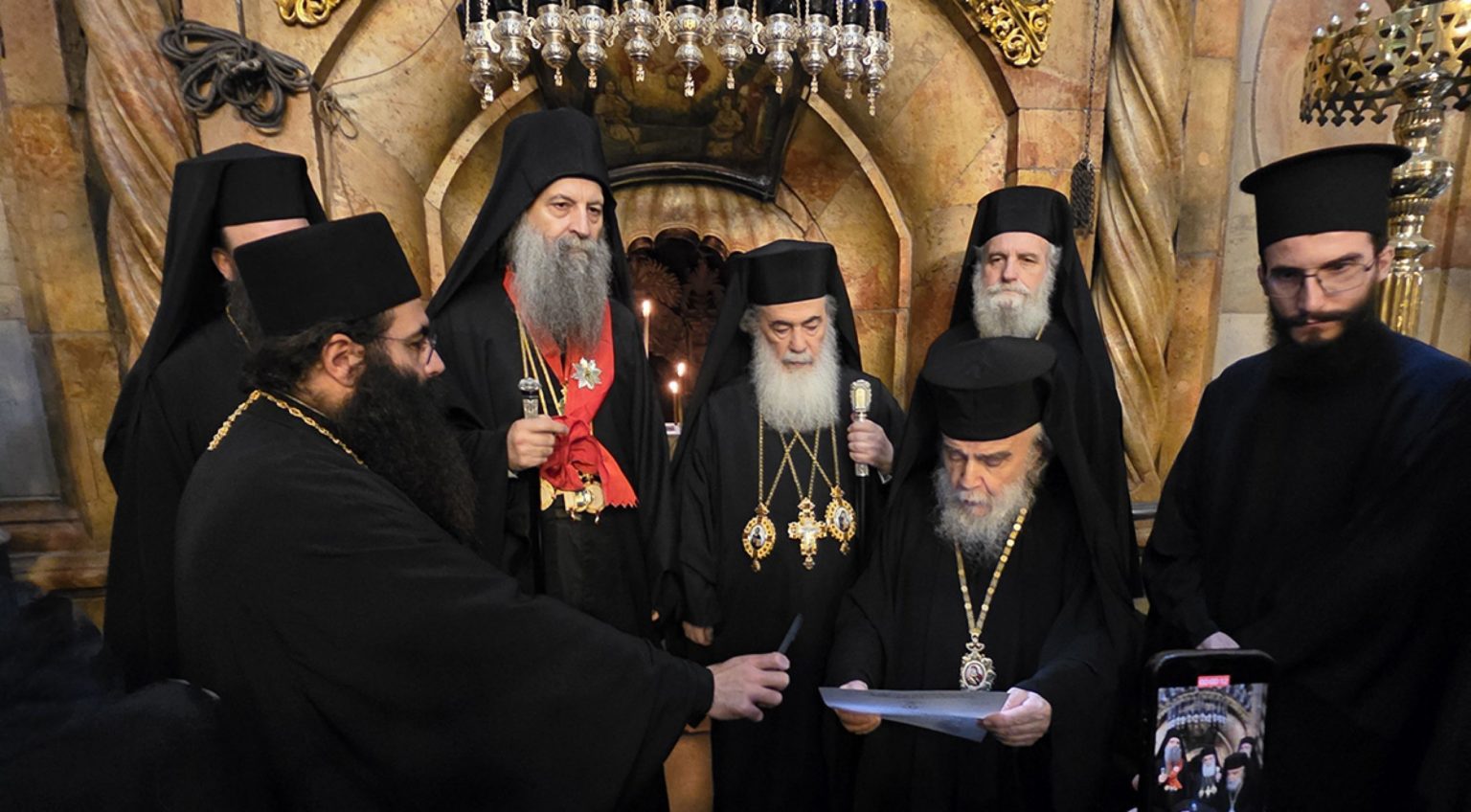 Ο Μεγαλόσταυρος του Παναγίου Τάφου στον Πατριάρχη Πορφύριο – «Η ...