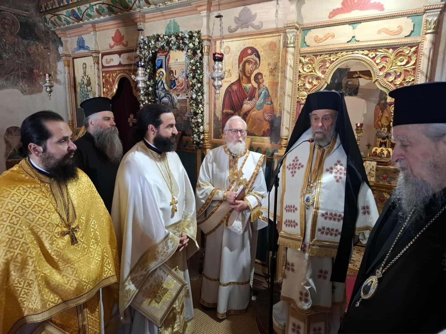 Θεία Λειτουργία για τα ονομαστήρια του Μητροπολίτη Ειρηνουπόλεως ...