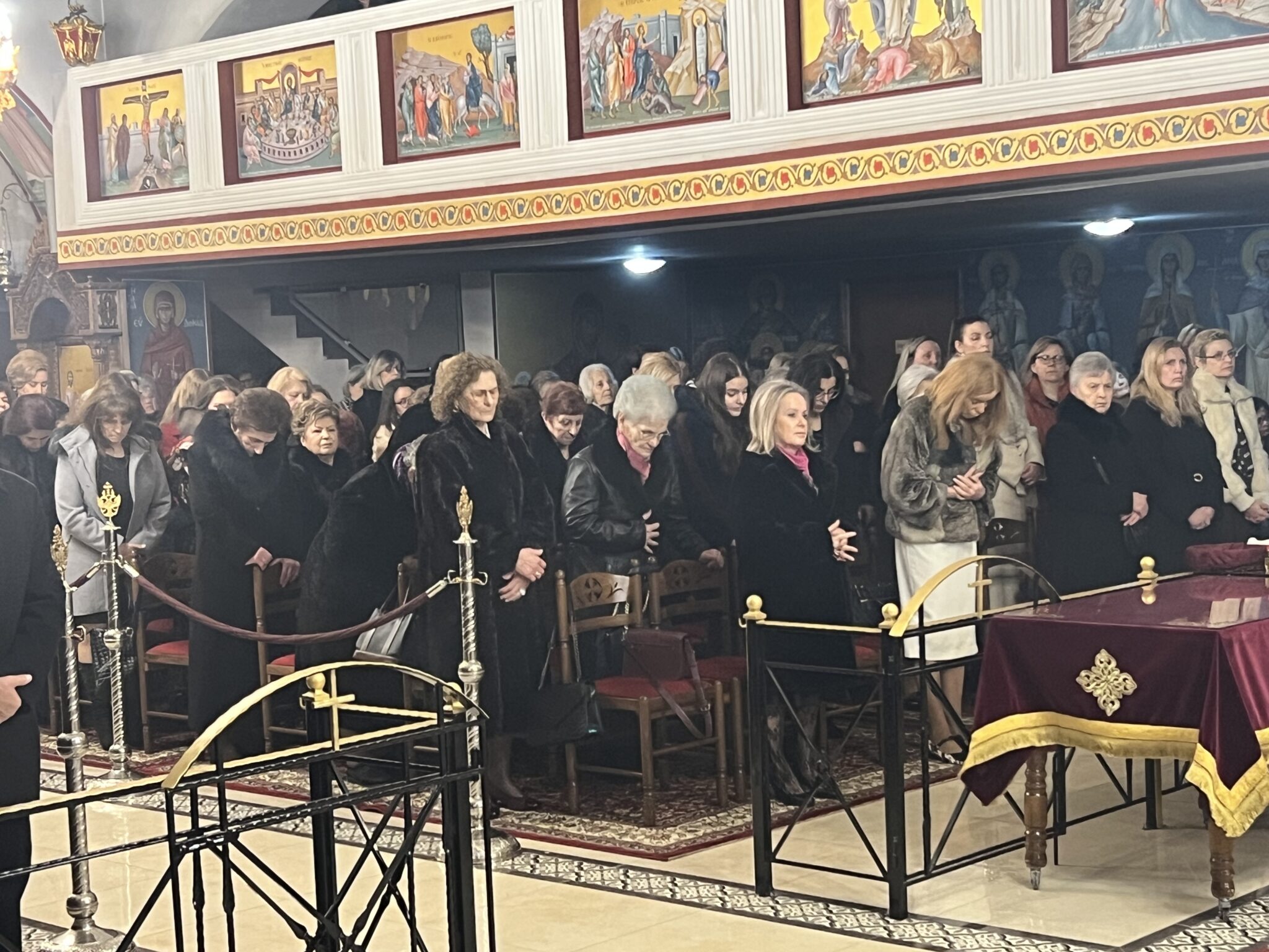 Χριστούγεννα στη Λάρισα: 500 πιστοί στους Αγίους Θεοδώρους – Λαμπρή Θ ...