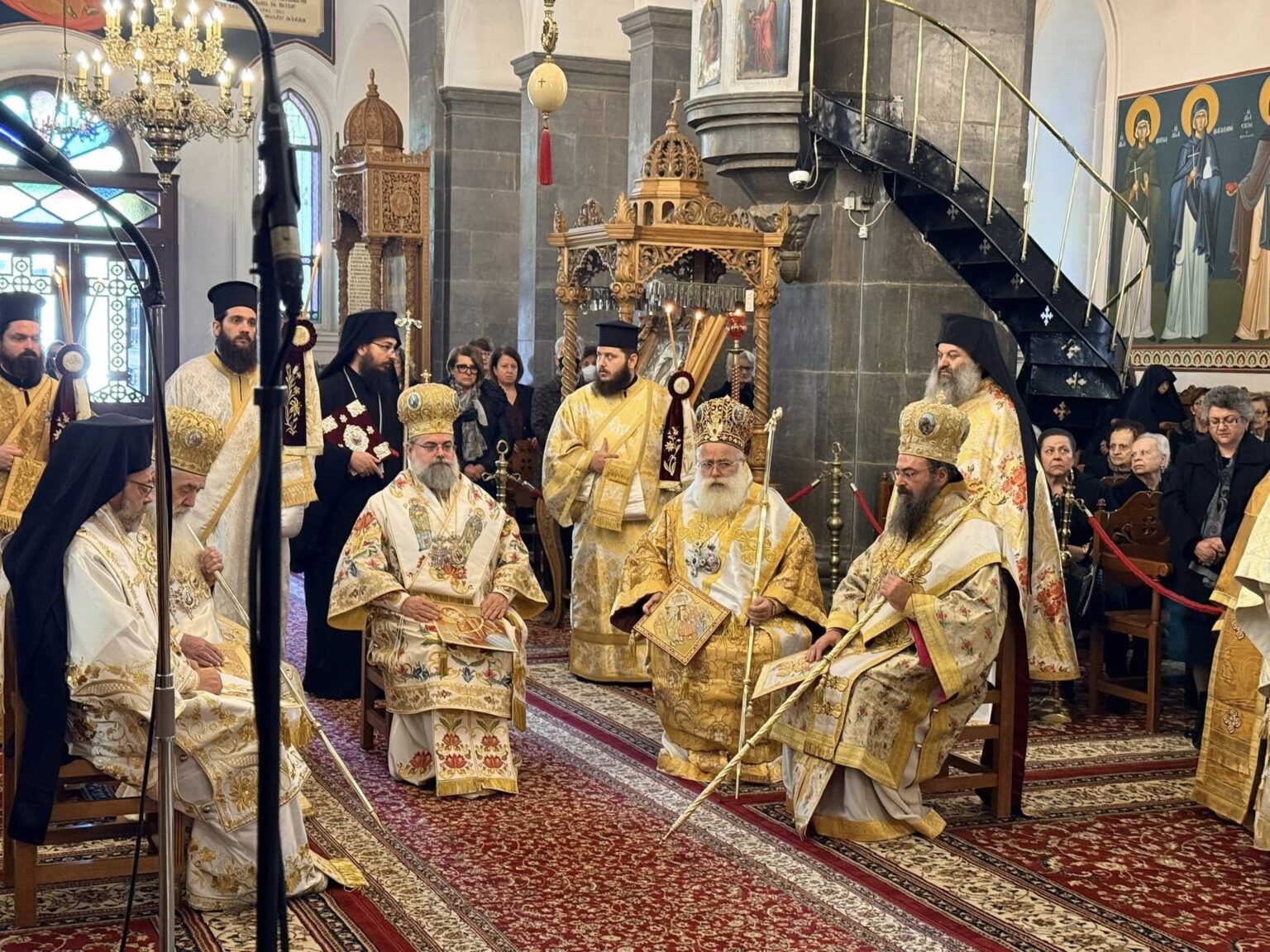 Πρώτη Αρχιερατική Λειτουργία του Μητροπολίτη Κυδωνίας Τίτου στη Νεάπολη ...