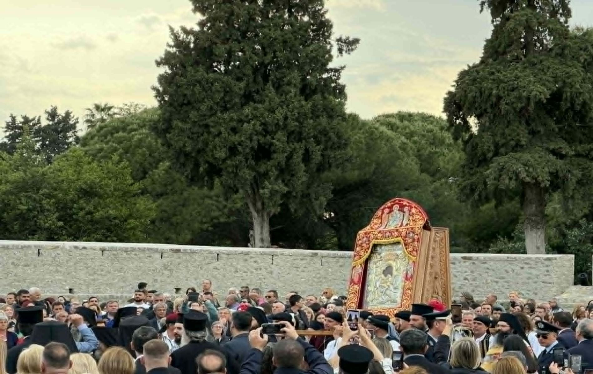 Ιστορική Υποδοχή της Θαυματουργής Εικόνας «Άξιον Εστί» από το Αγιον ...